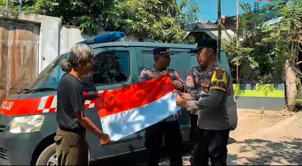 Ribuan Bendera Merah Putih Dibagikan oleh Polres Probolinggo untuk ...